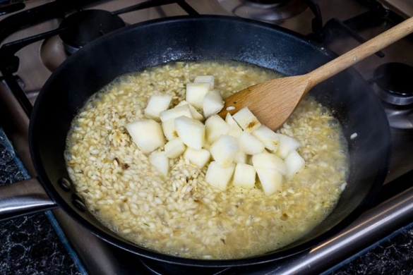 Risotto pera e gorgonzola - a quick and tasty dish for dinner parties
