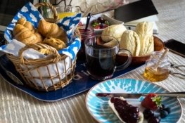 Le petit déjeuner - A simple French breakfast filled with goodness